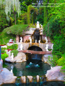 Snow White's Grotto Disneyland | Life in Mouse Years
