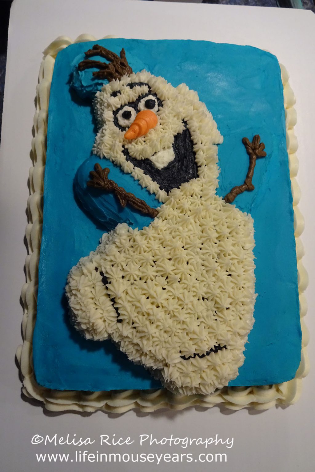 How To Make an Olaf Shaped Cake | Life in Mouse Years