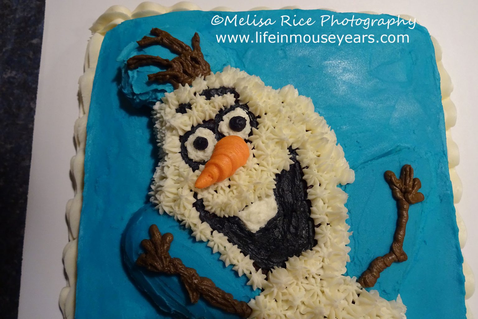 How To Make an Olaf Shaped Cake | Life in Mouse Years
