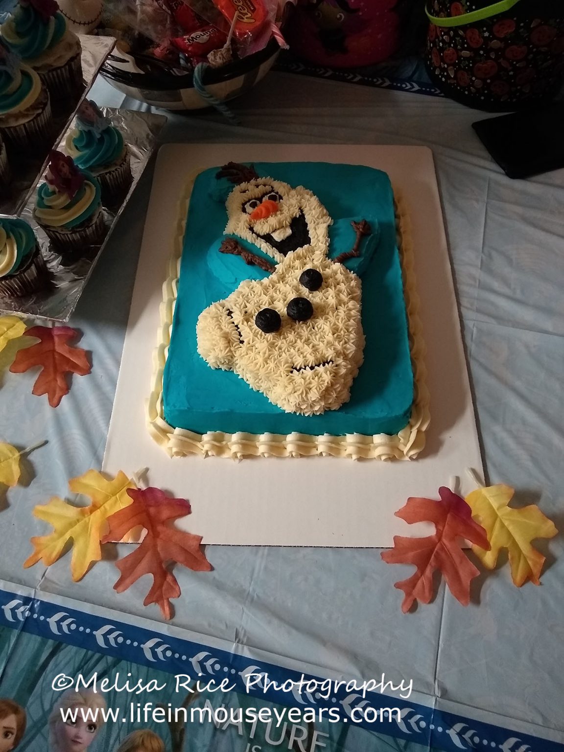 How To Make an Olaf Shaped Cake | Life in Mouse Years